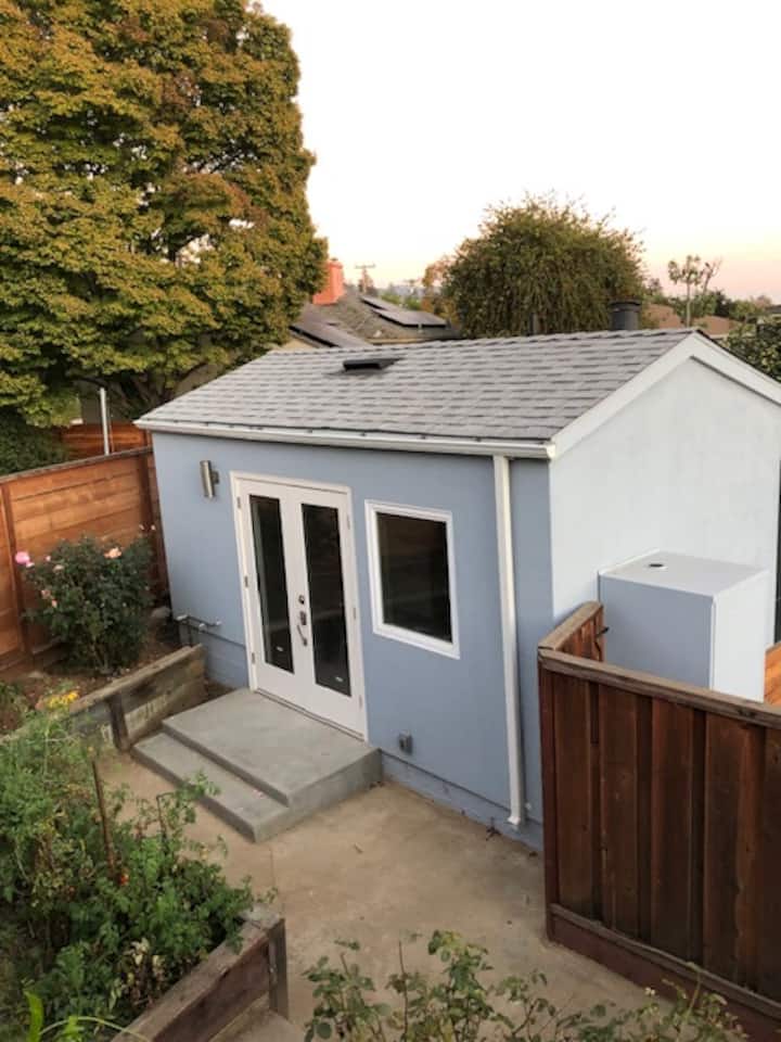 Backyard Cozy Cottage In Oakland - Oakland, CA