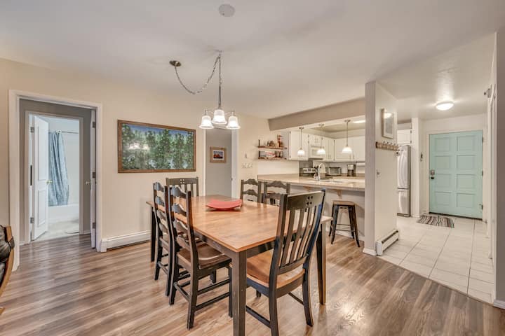 Tahoe Condo, 4bd, Walkable, Winter Or Summer Stays - Carson City, NV