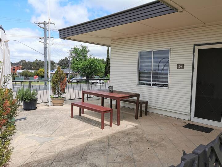 Spacious Two Bedroom Apartment - Bathurst