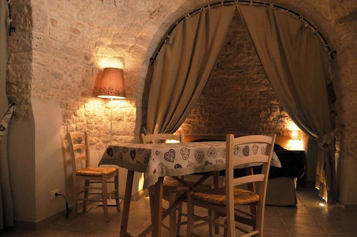 Trullo Con Alcove - Alberobello