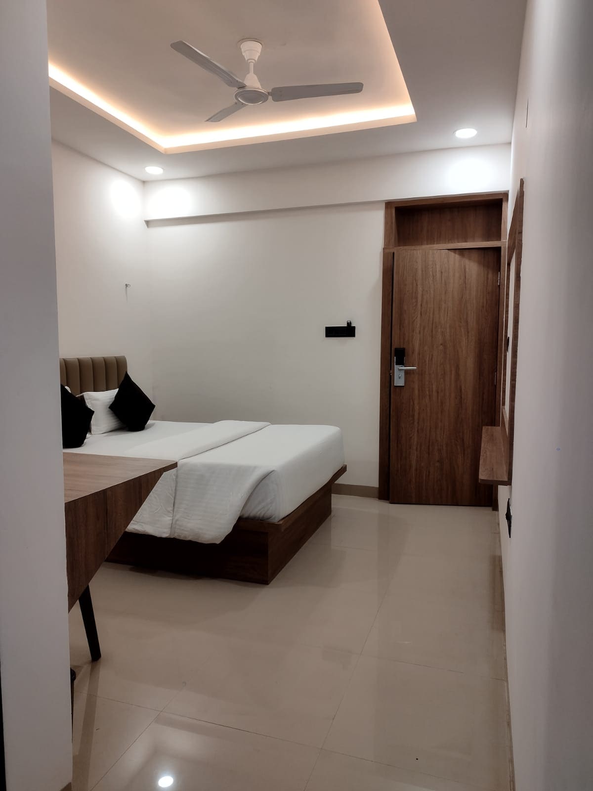 A1 BhenJen Happy Stay(Hotel, PG, Guest House)R105 - Hôtels à louer à ...
