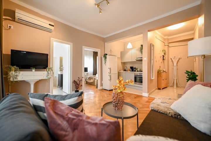Urban Lifestyle Haven: 1br Apt In Prime Location - Bukarest