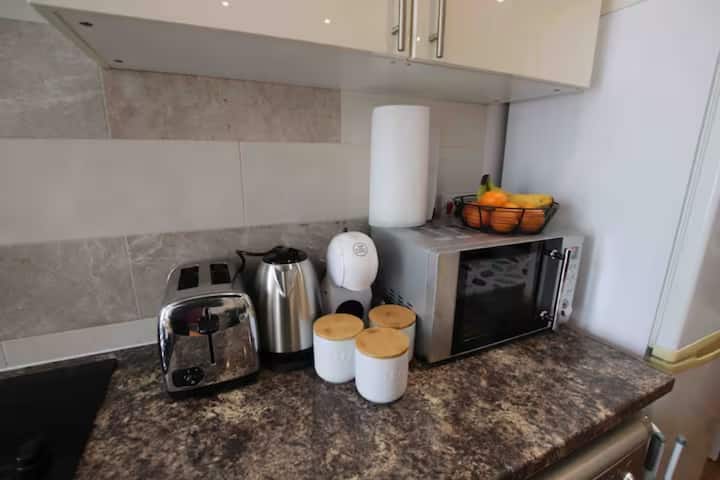 Central London | Walk To Soho, Oxford St & Shops - London
