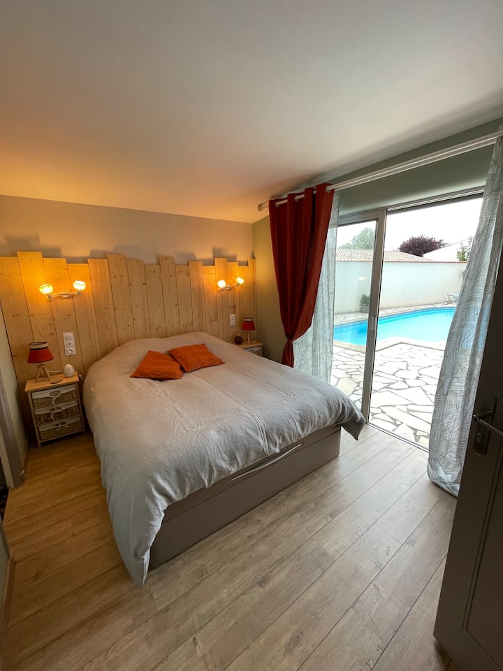 Chambre Ré, Piscine, Spa & Petit Déjeuner - La Rochelle