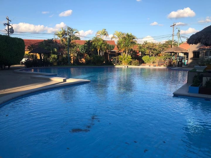 Casa En Condominio Cerca A Fexpocruz Para 8 - Bolivia