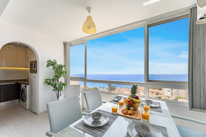 Coastal Charm: Renovated 2bed Apt, Pool, Sea Views - Benalmádena