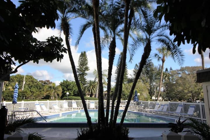 Longboat Key Beach Family Condo - Longboat Key, FL