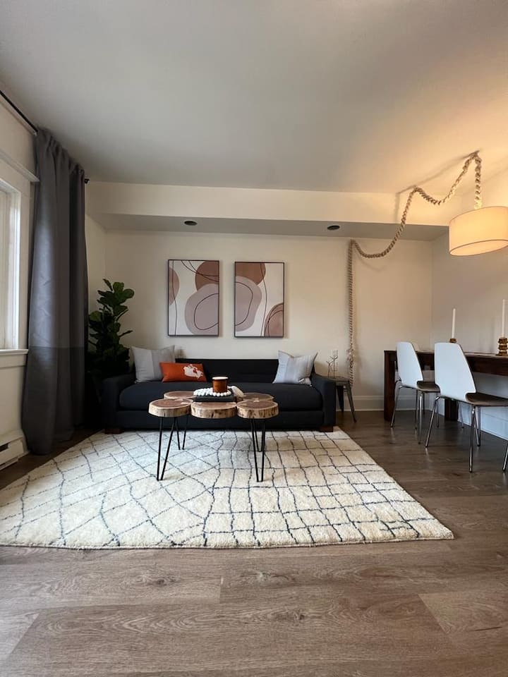 Sunny Prime Toronto Location! - Toronto