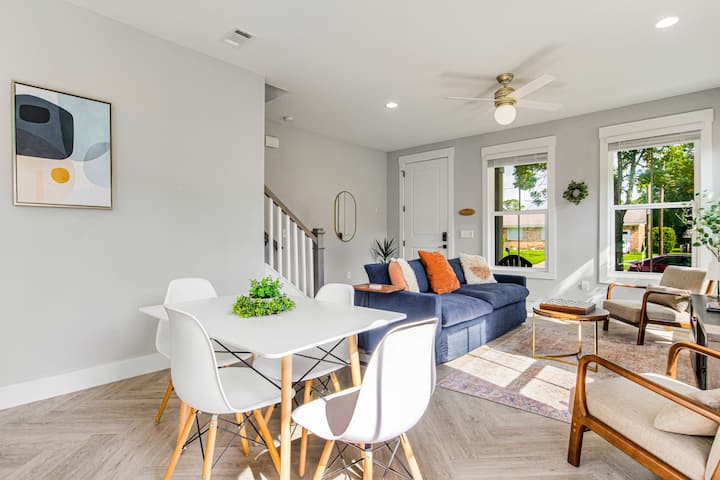 Spacious + Walkable | 4br W/ Guesthouse + Firepit - 彭薩科拉
