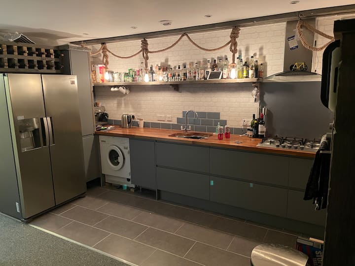 Seafront Spacious Apartment - Eastbourne