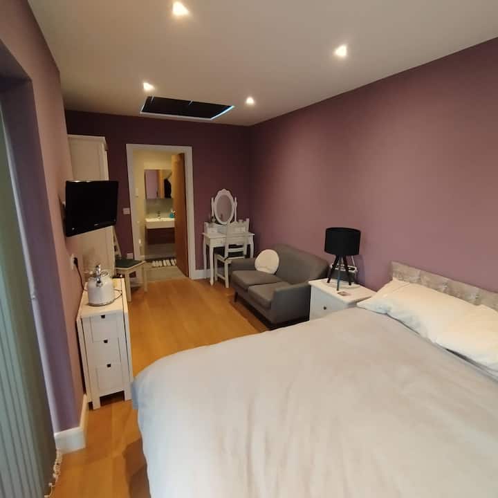 Annex Bedroom With Ensuite Shower - Bognor Regis