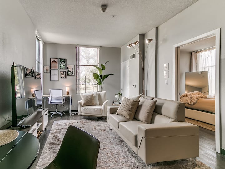 Boho | Walk East Village | Downtown | Free Parking - Adventureland Park, Altoona