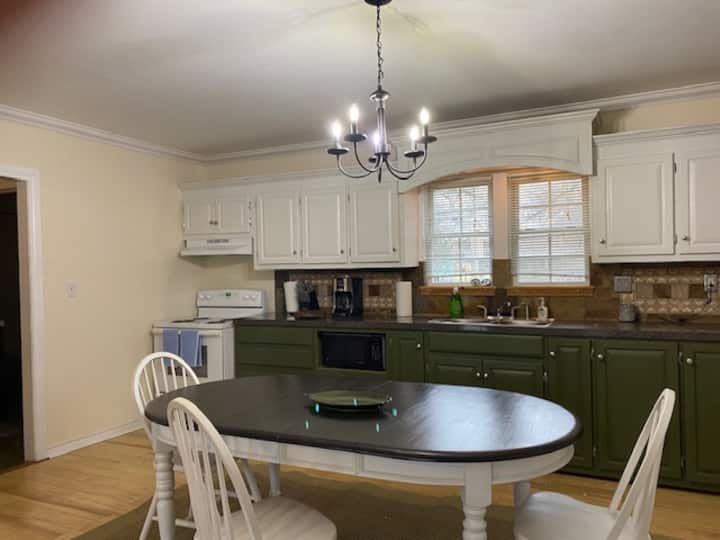 Cozy 2 Bedroom Home - Lawton