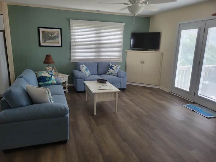 Tenn-a-sea Sun East 2 Br Steps From The Beach - Emerald Isle, NC
