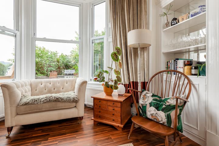 Stylish Victorian Apartment With Free Parking! - Edinburgh