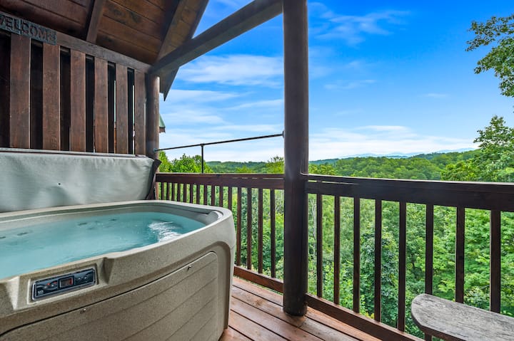 Mountain Views! Hot Tub + Game Room*community Pool - Pigeon Forge, TN
