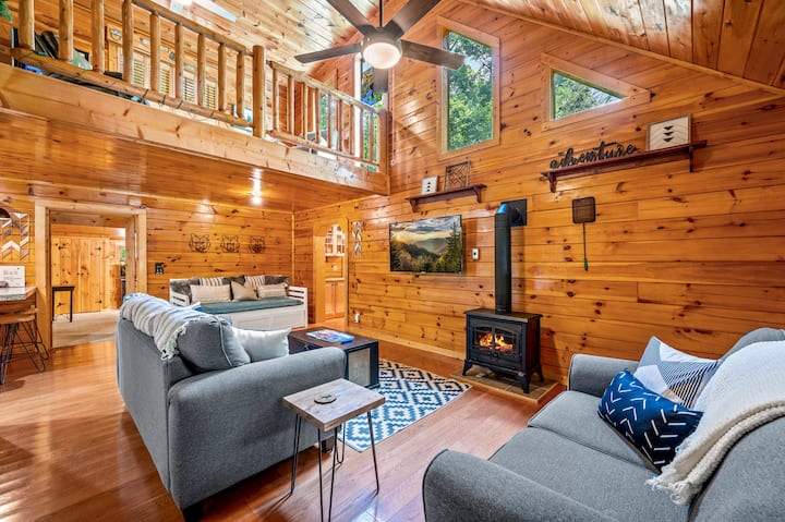Peaceful 3br Gburg W/hot Tub + Fireplace* Privacy! - Gatlinburg, TN