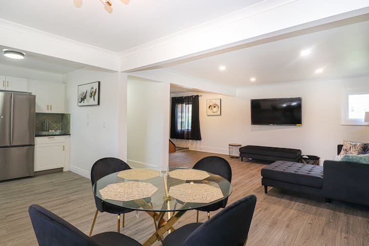 Beautiful 3bedroom 2bath Home Free Parking&laundry - Windsor