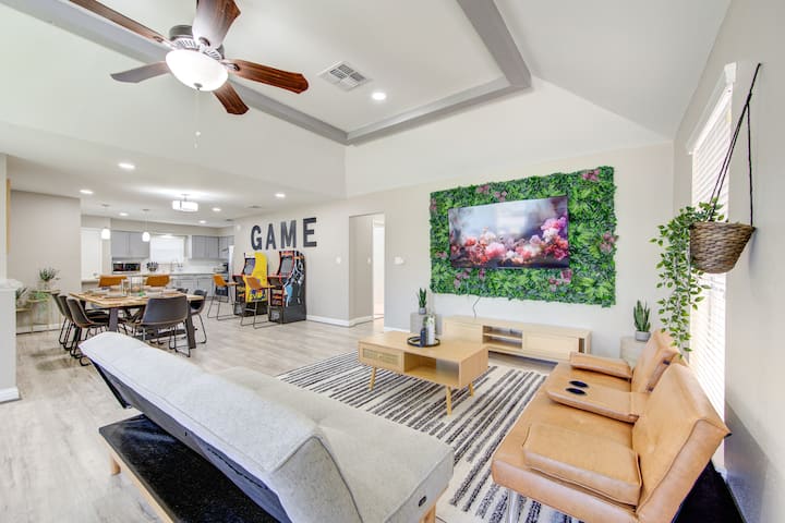Central Bellaire, Arcadegame, 2 Kingbed, Spacious. - Houston, TX