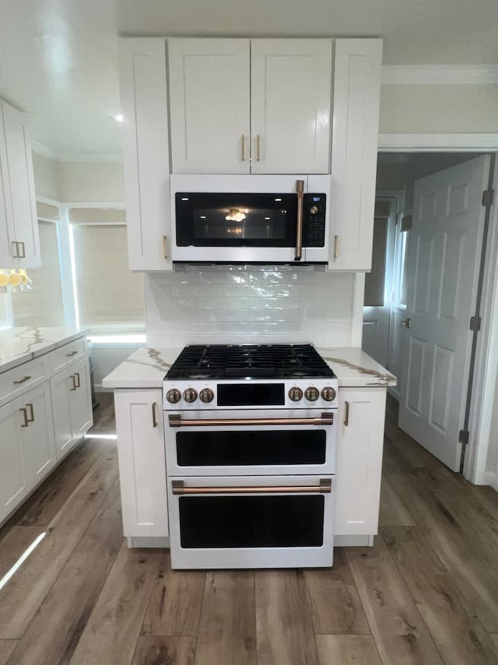 Sunset Getaway, A Short Stroll To Town - Tulare, CA