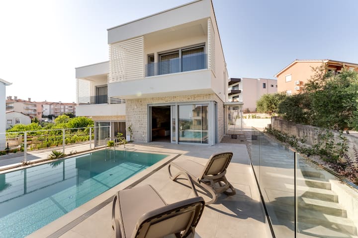 Semi-detached Villa, Close To The Beach And Center - Krk