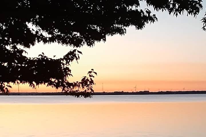 Doe's Cozy Bayside Cottage - Chatham-Kent