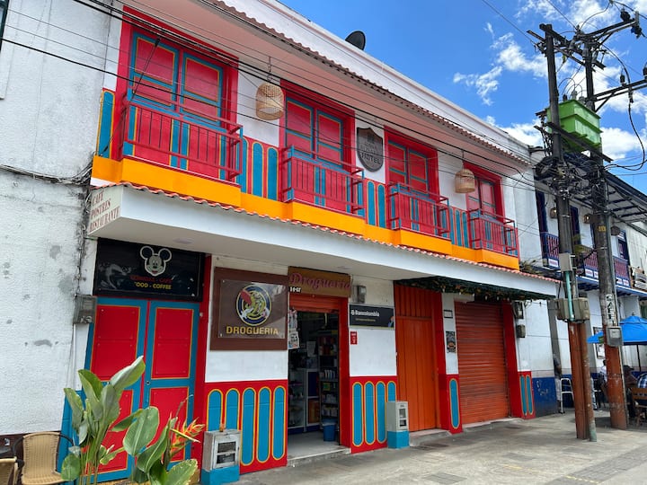 Alojamiento Entero, En La Plaza Principal Circasia - Salento