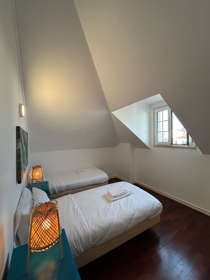 Twin Private Room At Impact Beach House - Estoril