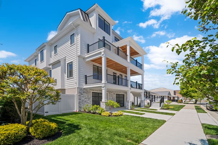 5 Bed / 5 Bath Margate Oasis; Pool & Outdoor Space - New Jersey