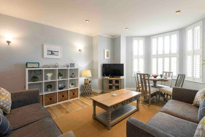 One Bedroom Sea View Apartment - Holywell