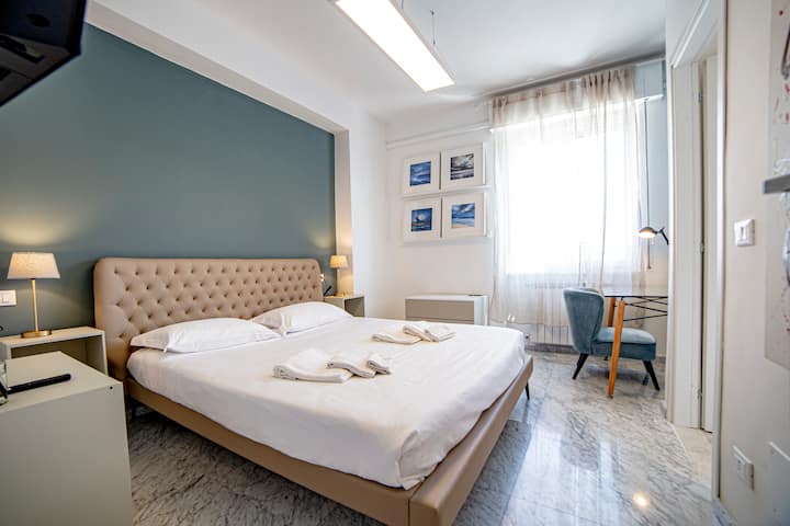 Mistral Holidays - Meravigliosa Camera Sul Mare - Carrara