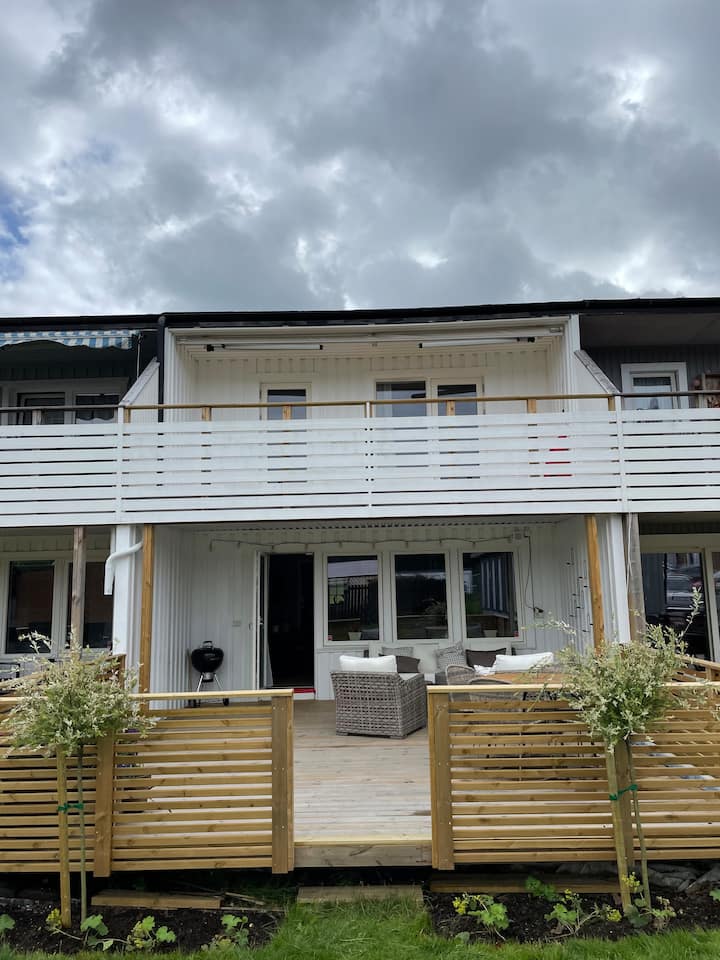 Radhus I Centrala Stenungsund - Stenungsund