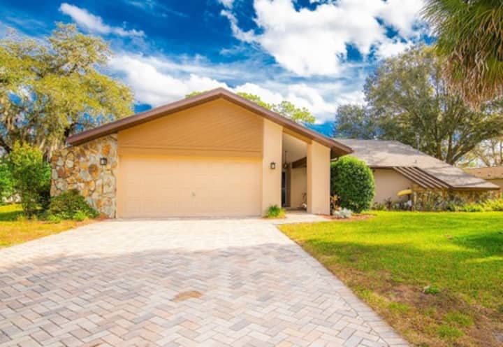 J&m Chic Abode W/heated Pool - Spring Hill