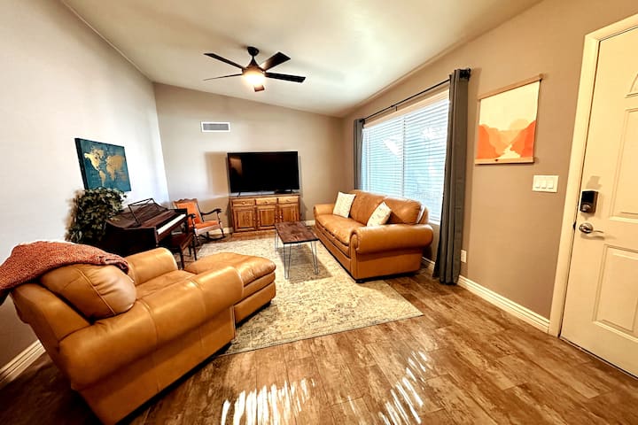 Free Heated Pool | Spacious | 5 Bedroom Sleeps 10+ - Mesa, AZ