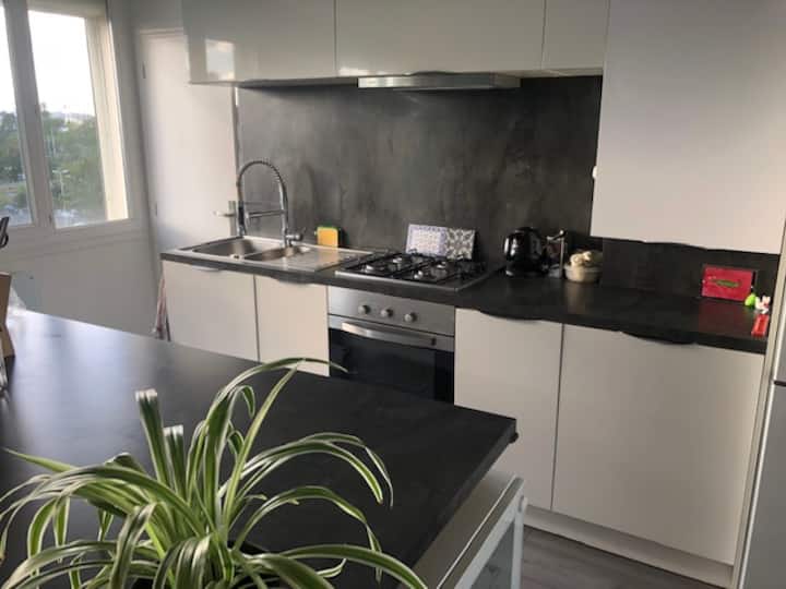 Appartement Lumineux De 90 M2, Balcon Et Parking - Nantes