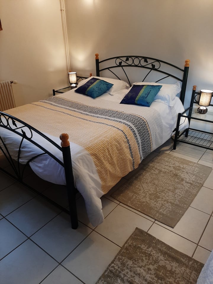 Appartement Dans Villa Avec Jardin. - Mâcon