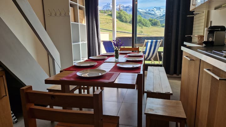 Les Menuires: Duplex Bleuets Caron-skis Aux Pieds - France