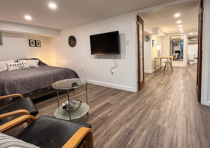 Entire Suite In Riverdale Area In Toronto - Toronto