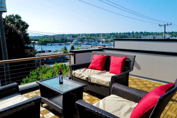 Stunning 2b2b W/ Lake Union & Space Needle View - Seattle, WA
