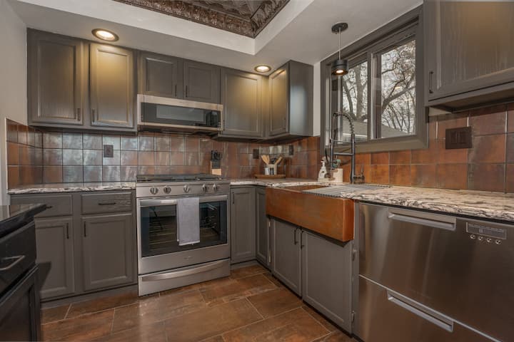 Half Block From Lake - With Garage Hangout Space! - Clear Lake, IA