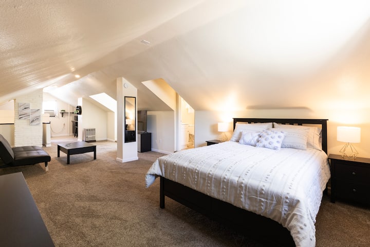 Remodeled Studio Great Area - Sacramento, CA