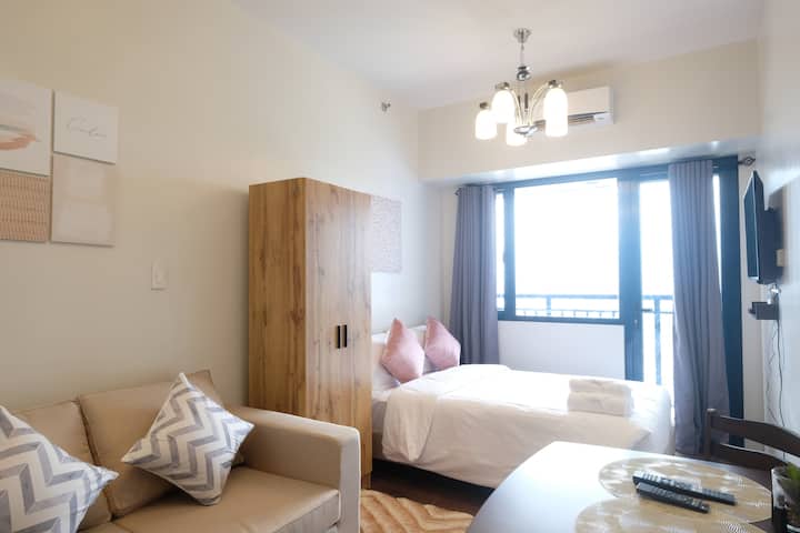Insta-worthy New Studio In Makati W/ Balcony (M37) - Makati