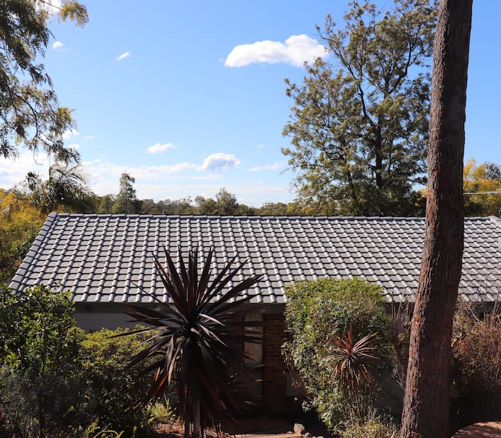 Lyrebird Retreat - Main Bedroom And Ensuite - Springwood