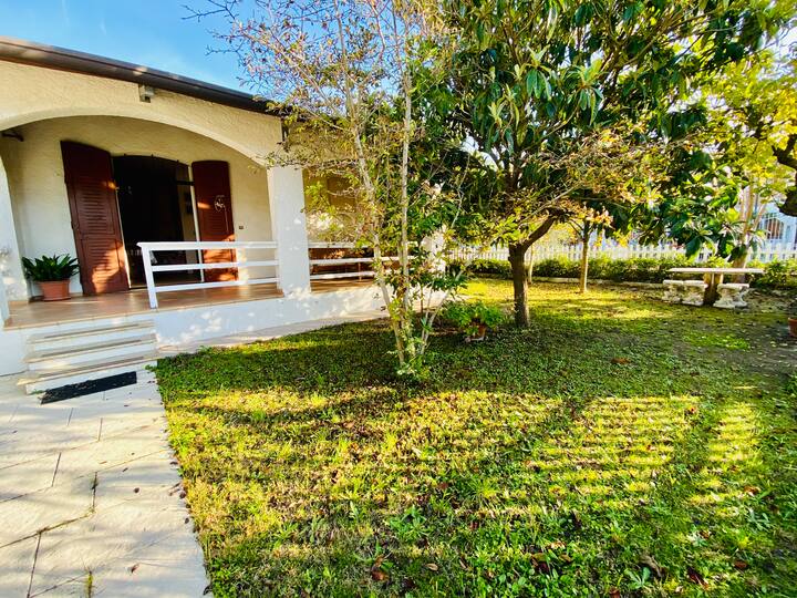 Elegant Detached Villa, Large Garden, Clima - Comacchio
