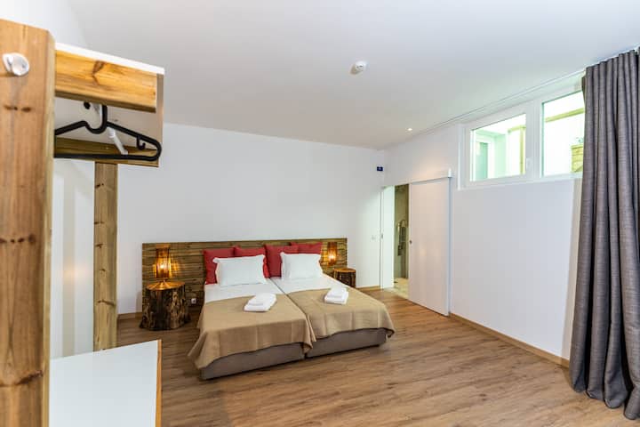 Private Room - 01 - Caminha