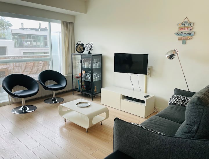 Appart Familial, Lumineux Avec Parking & Terrasse - Ostende