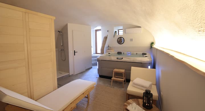 Gîte Bien-être Avec Jacuzzi Et Sauna Privatifs - Pierrelatte
