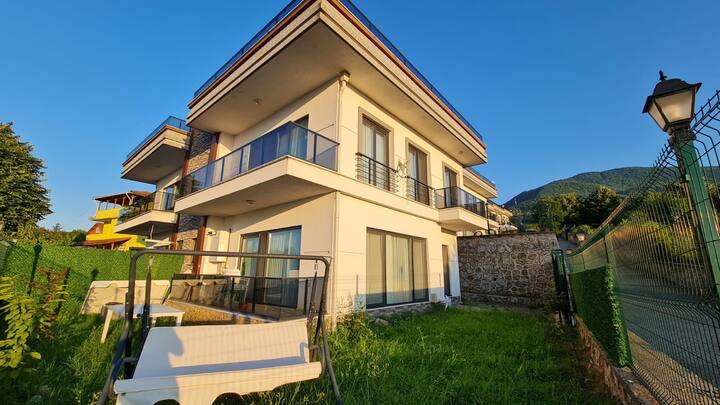 Sessiz Doğa Ve Göl Manzaralı - Kartepe