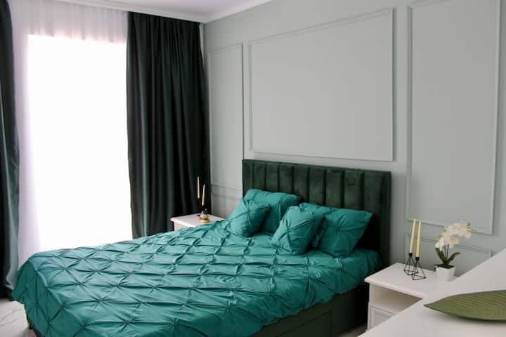 Luxe Central Apt: Free Parking - Oradea