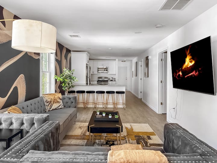 Luxe 3 Bd, King Beds, Fast Wi-fi - Providence, RI
